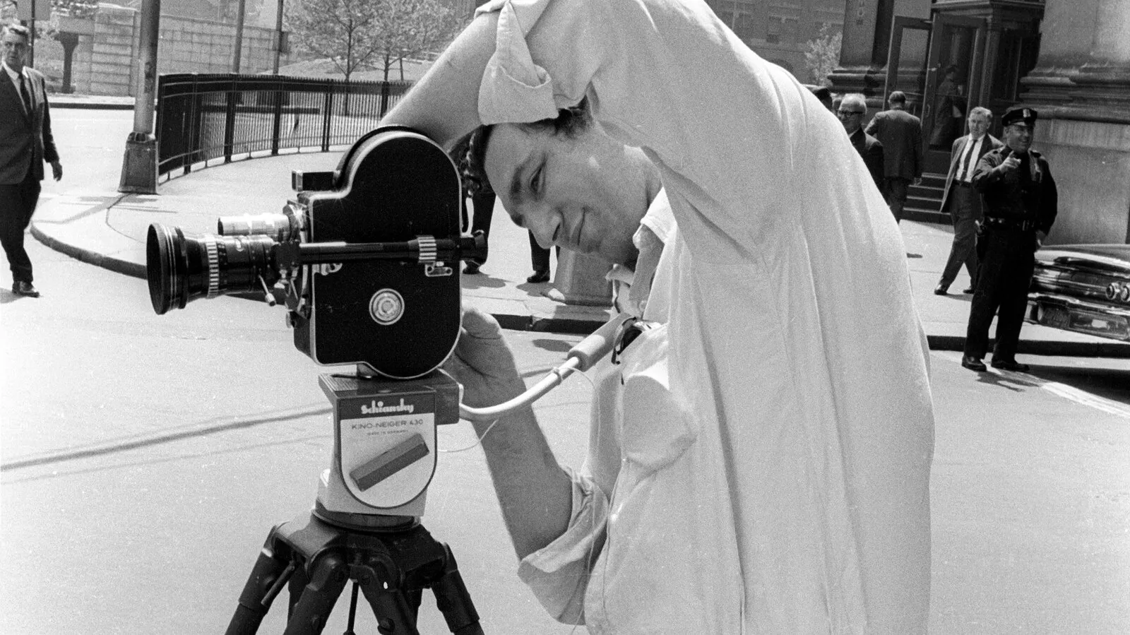 Ken Jacobs, boundary-pushing experimental filmmaker, dies at 92 - Gazettely