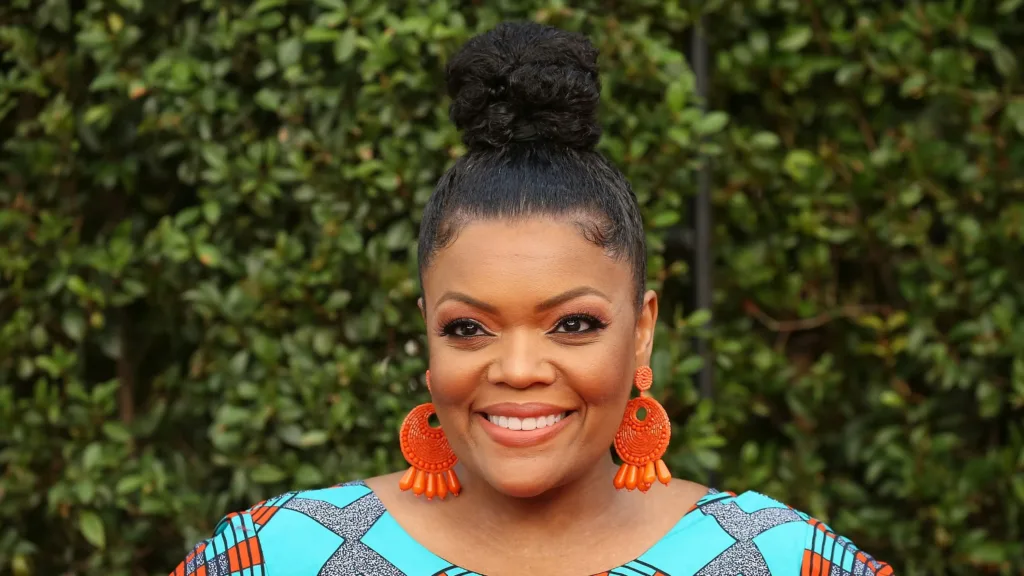 Yvette Nicole Brown Tells Fans to Stop Speaking for Her as Chevy Chase ...